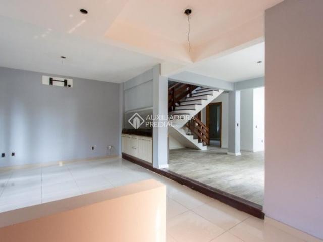 Casa com 4 quartos e 286m² para alugar em Tristeza, Porto Alegre