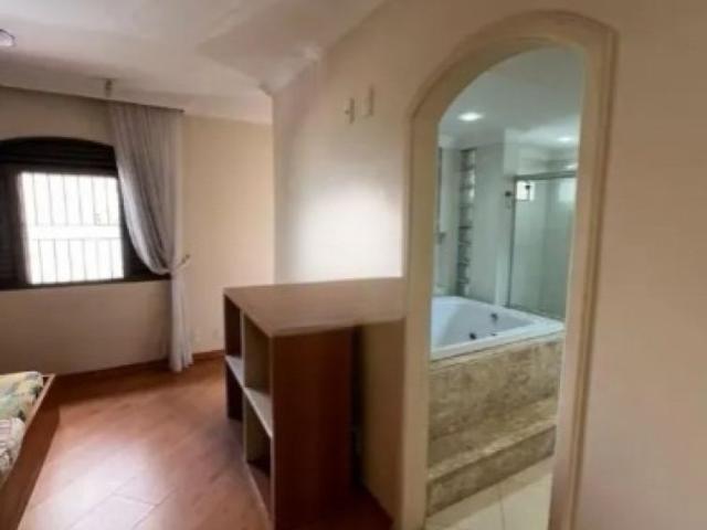 Casa com 4 quartos e 299m² para alugar em Vila Valparaíso, Santo André