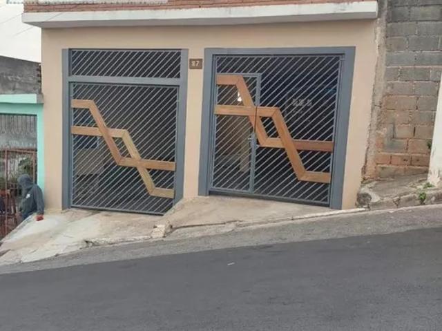 Casa com 4 Quartos e 2 banheiros à Venda, 157 m² por R$ 500.000