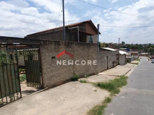 Casa com 4 Quartos e 2 banheiros à Venda, 110 m² por R$ 180.000