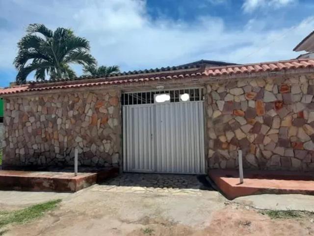 Casa com 4 Quartos e 2 banheiros à Venda, 265 m² por R$ 500.000