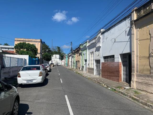Casa com 4 Quartos e 2 banheiros à Venda, 200 m² por R$ 180.000