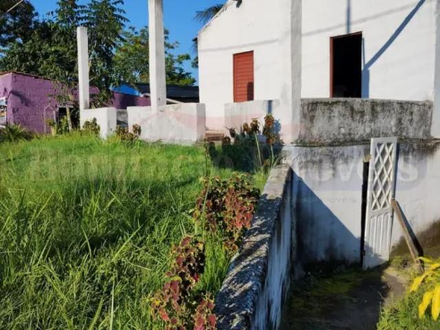 Casa com 4 Quartos e 2 banheiros à Venda, 200 m² por R$ 105.000