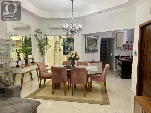 Casa com 4 Quartos e 2 banheiros à Venda, 200 m² por R$ 1.060.000