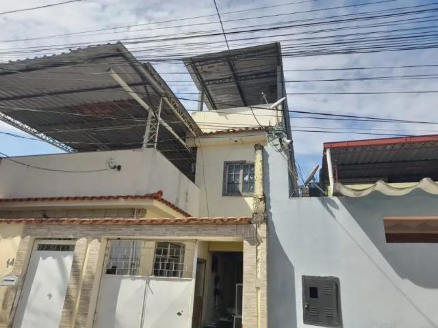Casa com 4 Quartos e 2 banheiros à Venda, 200 m² por R$ 230.000
