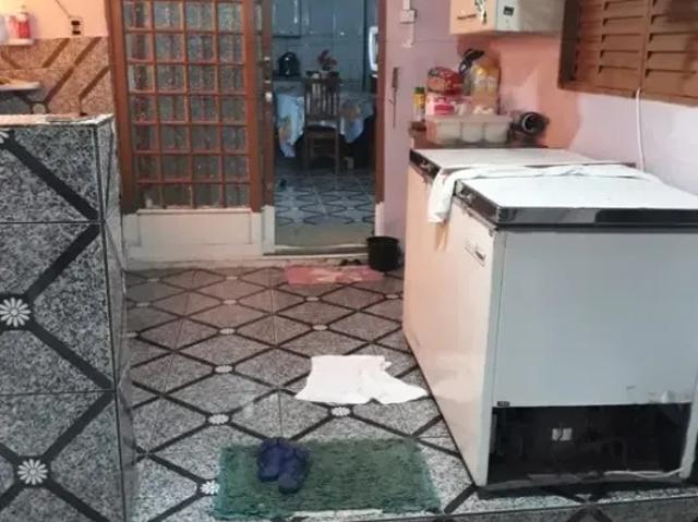 Casa com 4 Quartos e 2 banheiros à Venda, 208 m² por R$ 340.000
