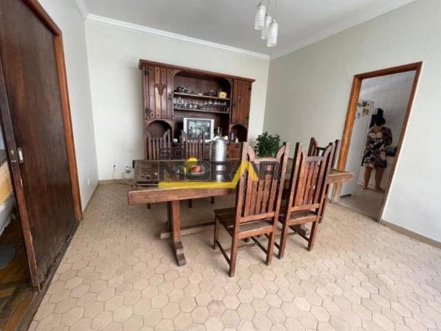 Casa com 4 Quartos e 2 banheiros a Venda, 230 m2 por R$ 1.390.000