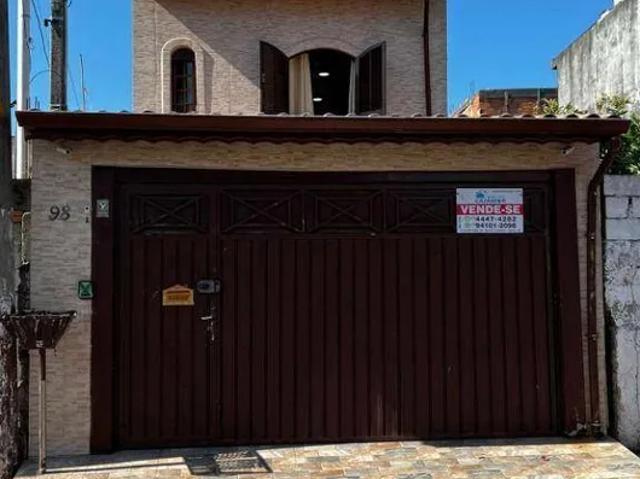 Casa com 4 Quartos e 2 banheiros à Venda, 230 m² por R$ 530.000