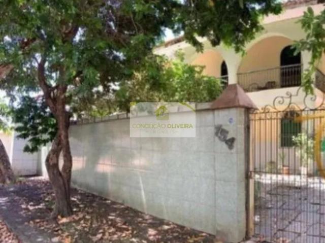 Casa com 4 Quartos e 2 banheiros à Venda, 372 m² por R$ 1.000.000