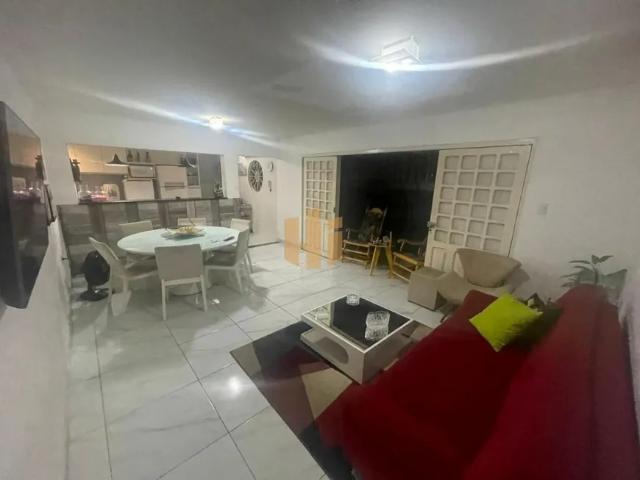 Casa com 4 Quartos e 2 banheiros à Venda, 400 m² por R$ 920.000