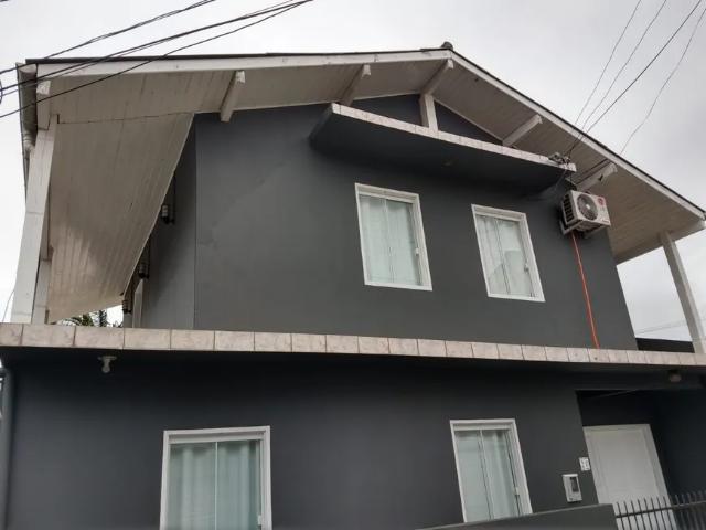 Casa com 4 Quartos e 2 banheiros à Venda, 86 m² por R$ 339.000