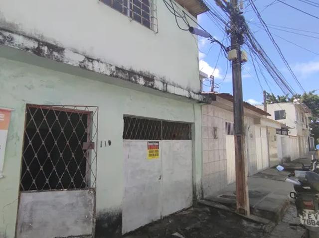 Casa com 4 Quartos e 2 banheiros à Venda, 80 m² por R$ 100.000