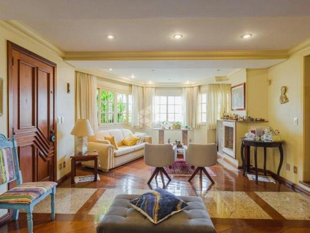 Casa com 4 quartos e 2 vagas no bairro Três Figueiras