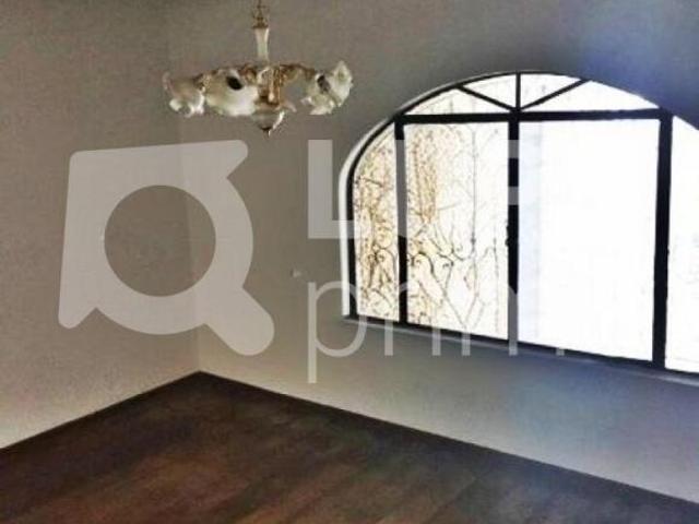 CASA COM 4 QUARTOS E 2 VAGAS DE GARAGEM À VENDA NO JARDIM GUANÇA
