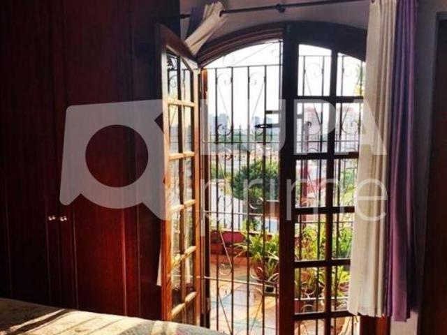 CASA COM 4 QUARTOS E 2 VAGAS DE GARAGEM À VENDA NO LIMÃO