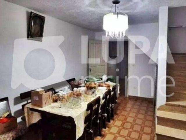 CASA COM 4 QUARTOS E 2 VAGAS DE GARAGEM À VENDA NO PARQUE EDU CHAVES