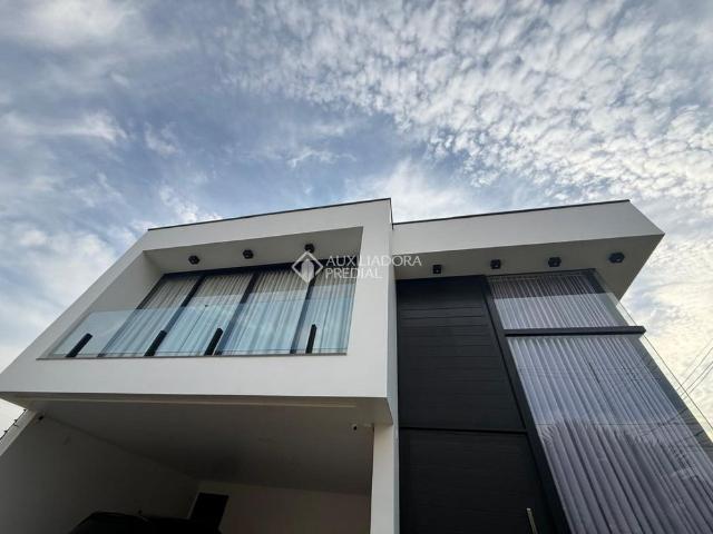 Casa com 4 quartos e 300m² para alugar em Colina Deuner, Campo Bom