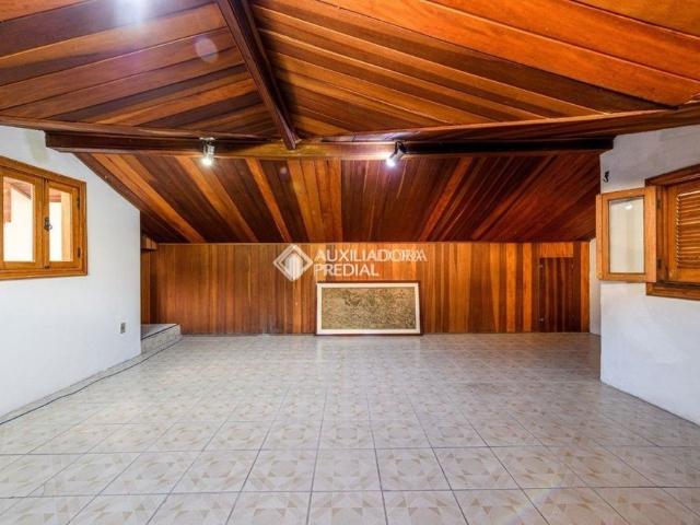 Casa com 4 quartos e 310m² para alugar em Chácara das Pedras, Porto Alegre