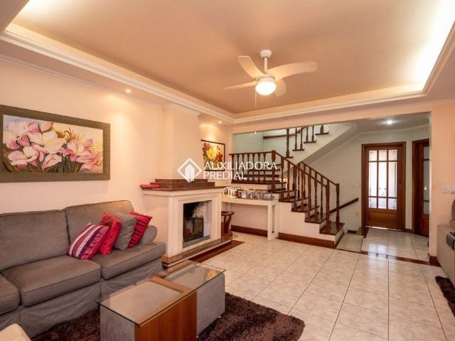 Casa com 4 quartos e 340m² para alugar em Jardim Botânico, Porto Alegre