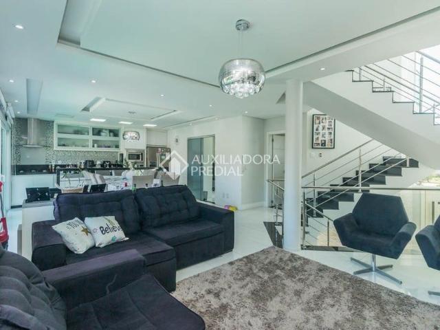 Casa com 4 quartos e 362m² para alugar em Jardim Leopoldina, Porto Alegre