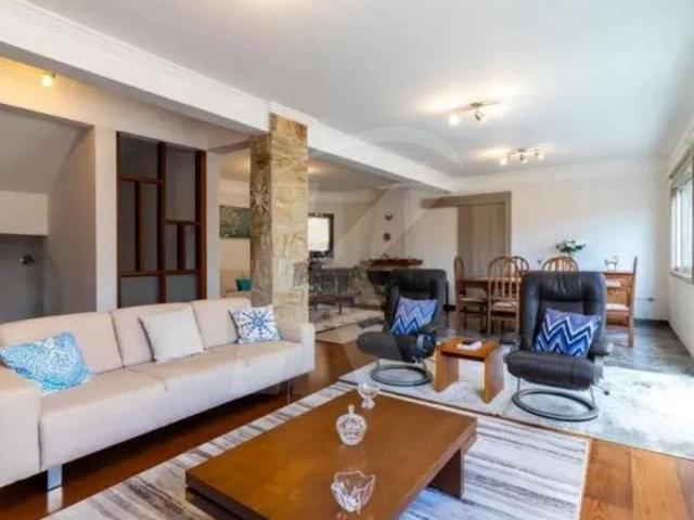 Casa com 4 Quartos e 3 banheiros 5 vagas à Venda, 364 m²