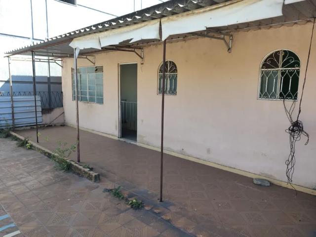 Casa com 4 Quartos e 3 banheiros à Venda, 150 m² por R$ 1.300.000