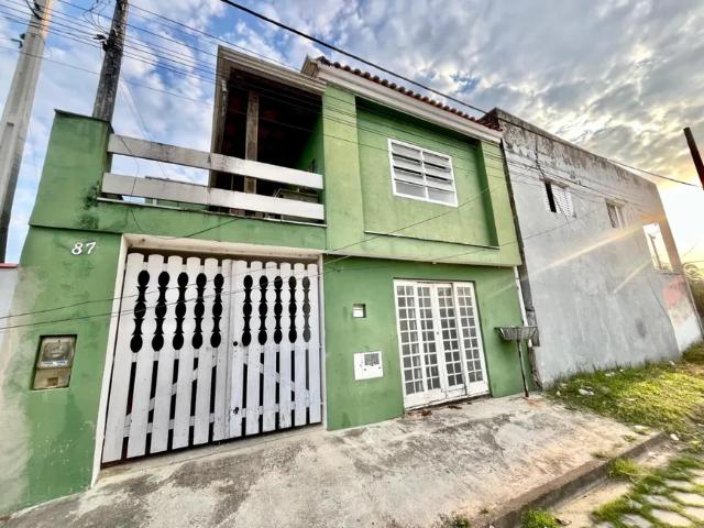 Casa com 4 Quartos e 3 banheiros à Venda, 157 m² por R$ 230.000