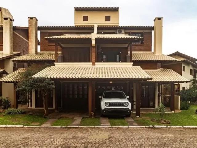 Casa com 4 Quartos e 3 banheiros à Venda, 160 m² por R$ 830.000