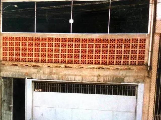 Casa com 4 Quartos e 3 banheiros à Venda, 180 m² por R$ 370.000