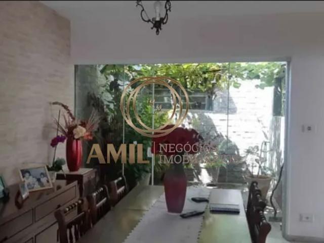 Casa com 4 Quartos e 3 banheiros à Venda, 180 m² por R$ 639.000