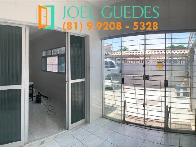 Casa com 4 Quartos e 3 banheiros à Venda, 110 m² por R$ 270.000