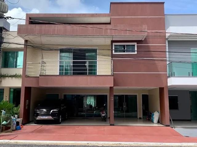 Casa com 4 Quartos e 3 banheiros à Venda, 250 m² por R$ 1.500.000