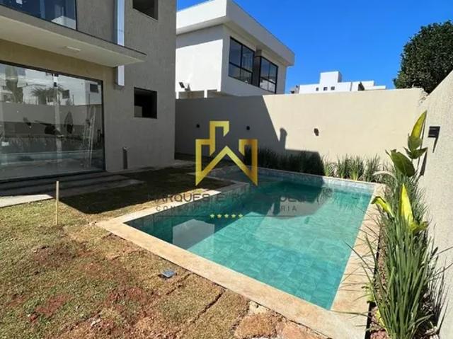 Casa com 4 Quartos e 3 banheiros à Venda, 250 m² por R$ 1.950.000