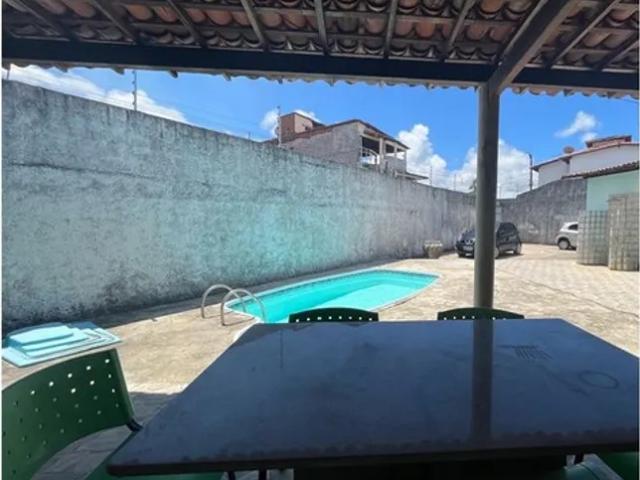Casa com 4 Quartos e 3 banheiros à Venda, 250 m² por R$ 350.000