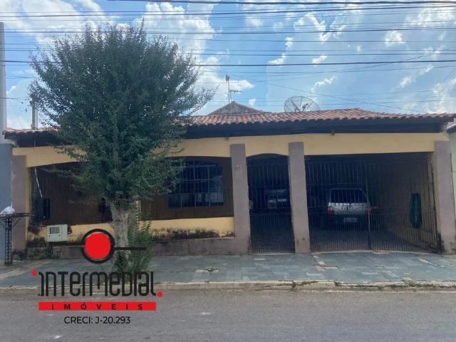 Casa com 4 Quartos e 3 banheiros à Venda, 250 m² por R$ 300.000