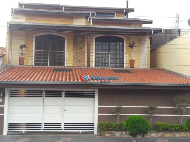 Casa com 4 Quartos e 3 banheiros à Venda, 260 m² por R$ 500.000