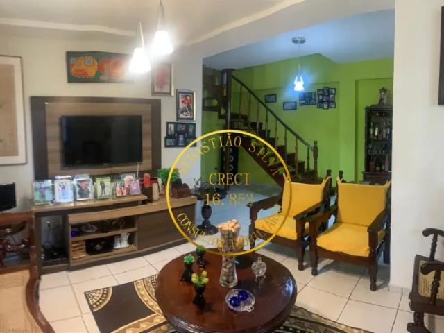 Casa com 4 Quartos e 3 banheiros à Venda, 280 m² por R$ 1.200.000