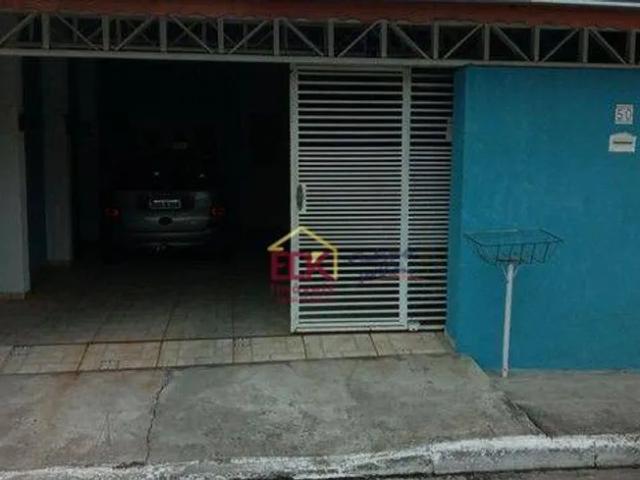 Casa com 4 Quartos e 3 banheiros à Venda, 207 m² por R$ 424.000