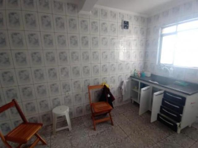 Casa com 4 Quartos e 3 banheiros à Venda, 220 m² por R$ 650.000