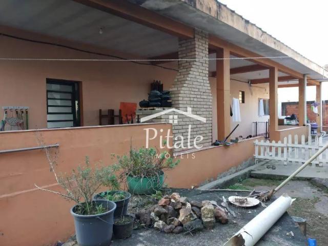 Casa com 4 Quartos e 3 banheiros à Venda, 230 m² por R$ 299.000