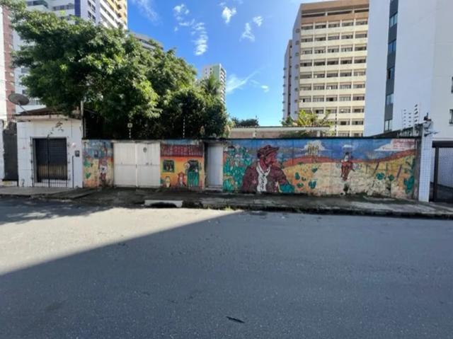 Casa com 4 Quartos e 3 banheiros à Venda, 350 m² por R$ 1.100.000