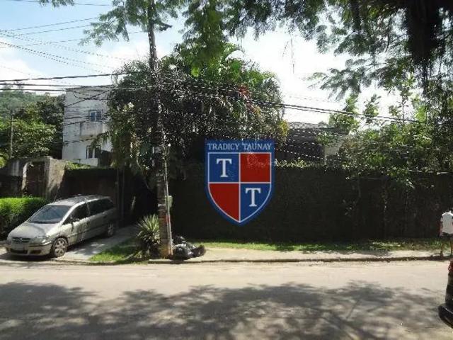 Casa com 4 Quartos e 3 banheiros à Venda, 374 m² por R$ 616.457