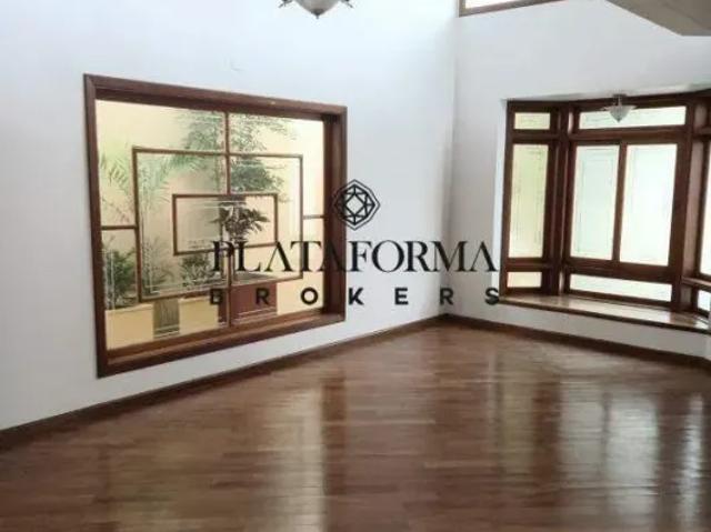 Casa com 4 Quartos e 3 banheiros à Venda, 386 m² por R$ 2.600.000