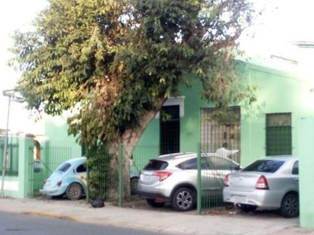 Casa com 4 Quartos e 3 banheiros à Venda, 300 m² por R$ 500.000