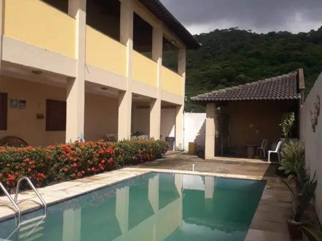 Casa com 4 Quartos e 3 banheiros à Venda, 315 m² por R$ 500.000