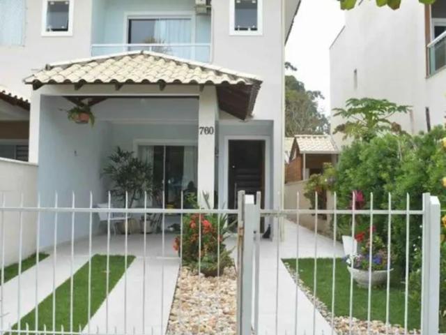 Casa com 4 Quartos e 3 banheiros à Venda, 77 m² por R$ 995.000