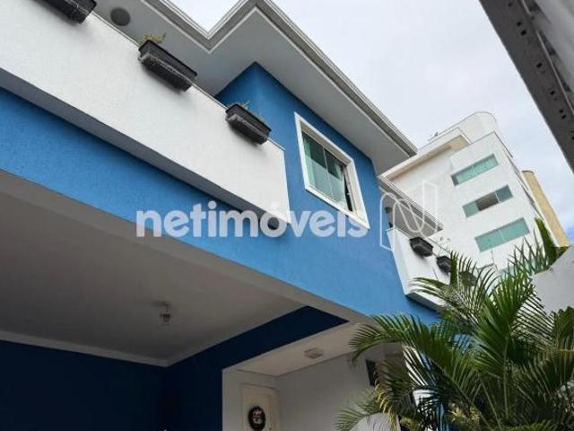 Casa com 4 quartos e 3 banheiros em uma das melhores ruas do Castelo
