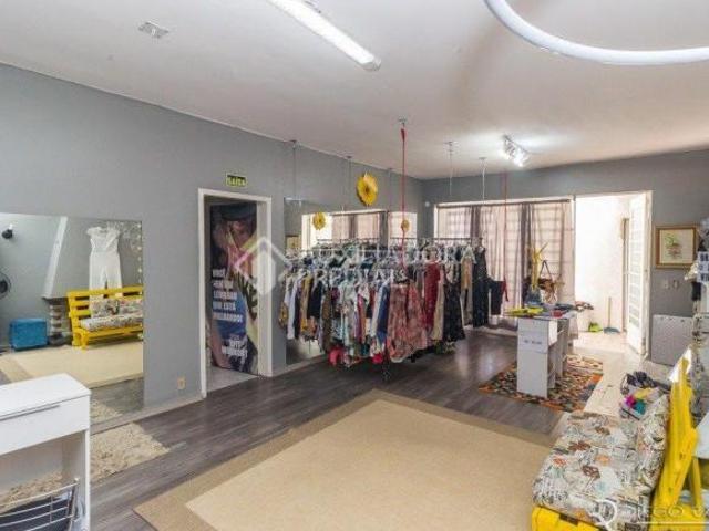 Casa com 4 quartos e 3 banheiros no bairro Tristeza