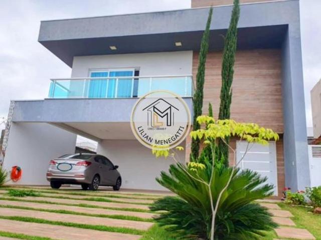 Casa com 4 quartos e 3 suítes uma sendo com closet. armários planejados. banheiro com hidromassagem
