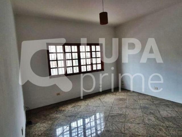 CASA COM 4 QUARTOS E 3 VAGAS DE GARAGEM À VENDA EM SANTANA